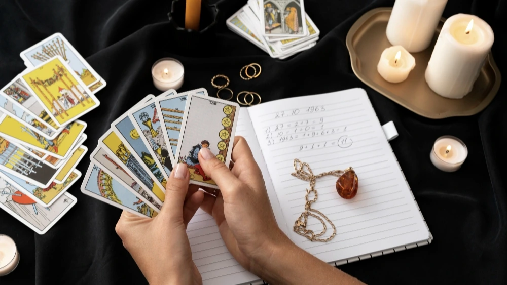 Sejarah Kartu Tarot: Dari Asal Usul Kuno Hingga Perkembangannya di ...